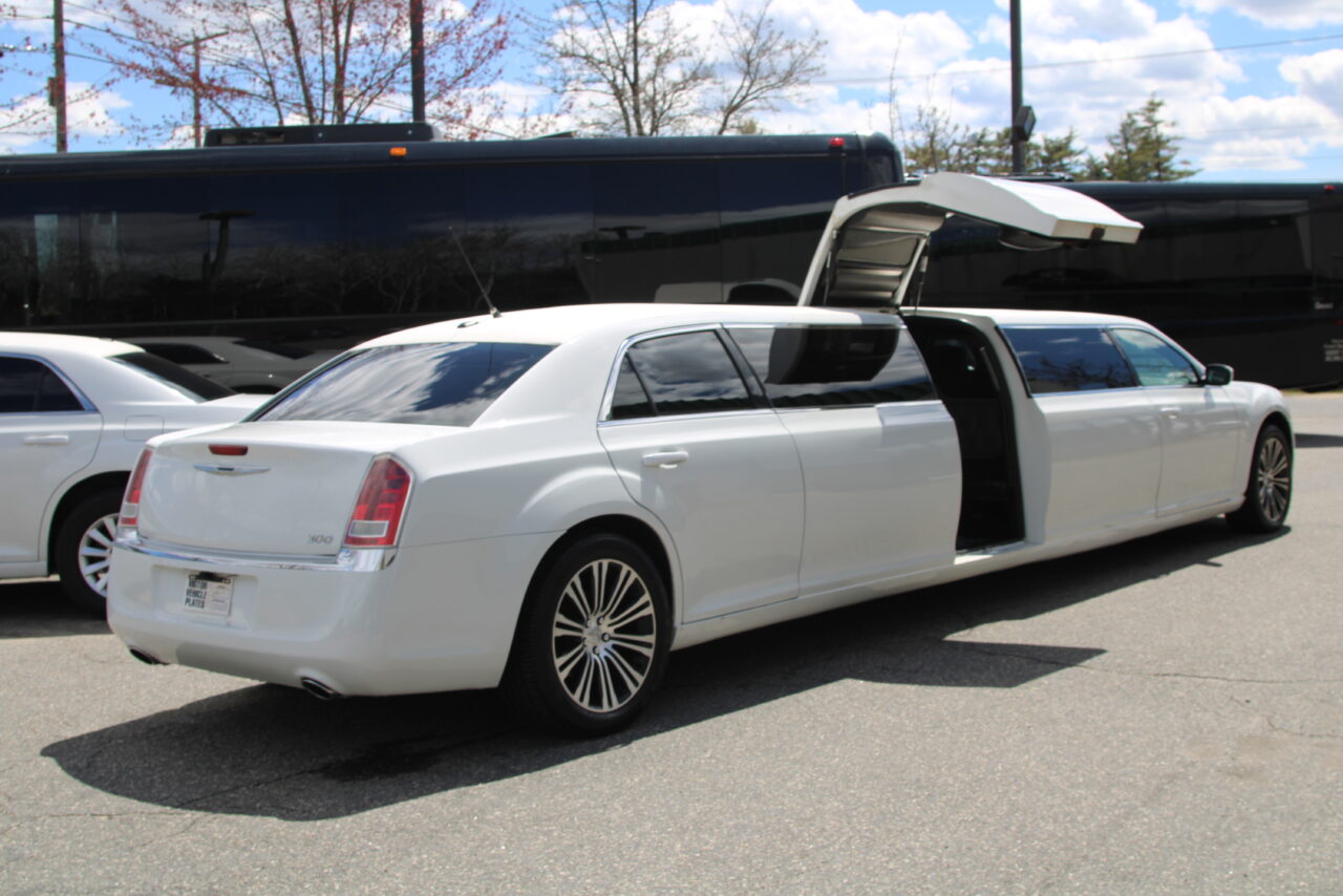 Chrysler 300 Stretch Limousine | Great Bay Limousine